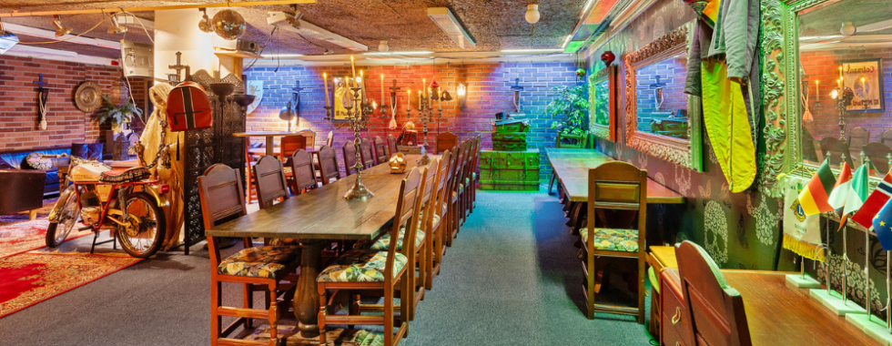 Allt man behöver — unik fastighet med spa och 500 kvm bunker till salu ...